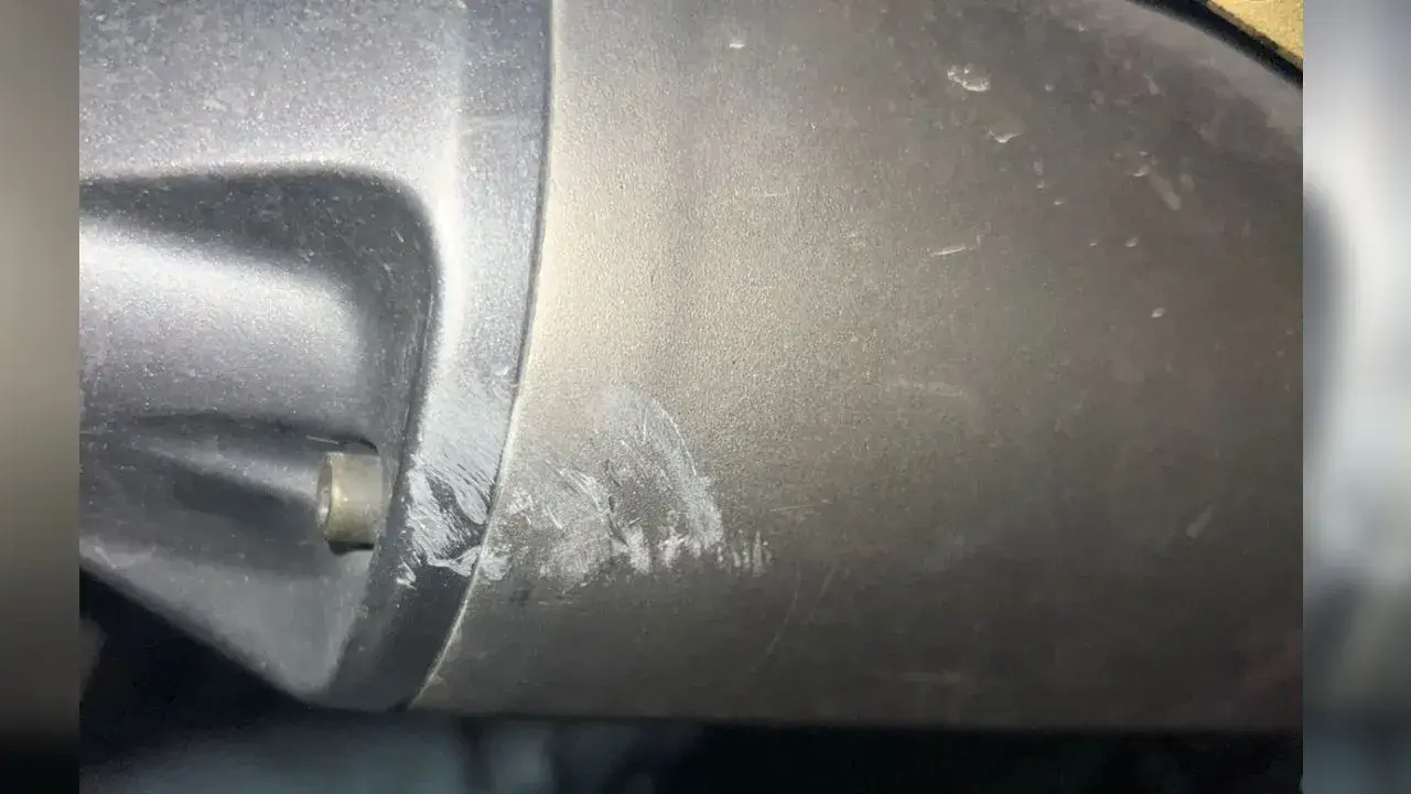 Cómo quitar los rayones del acero inoxidable de su moto o carro